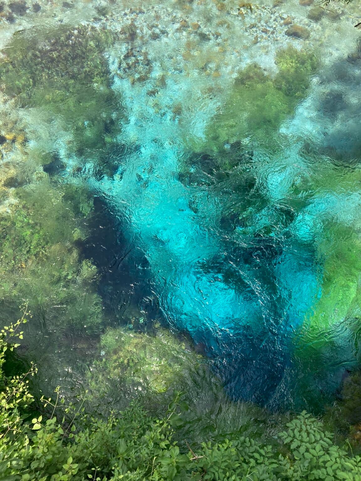 Bezoek de Blue Eye van Sarandë in Albanië (Syri i Kaltër)